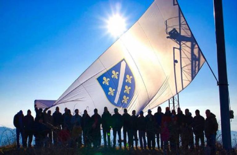 Na današnji dan usvojena zastava i grb BiH s ljiljanima - Radio Ilijaš